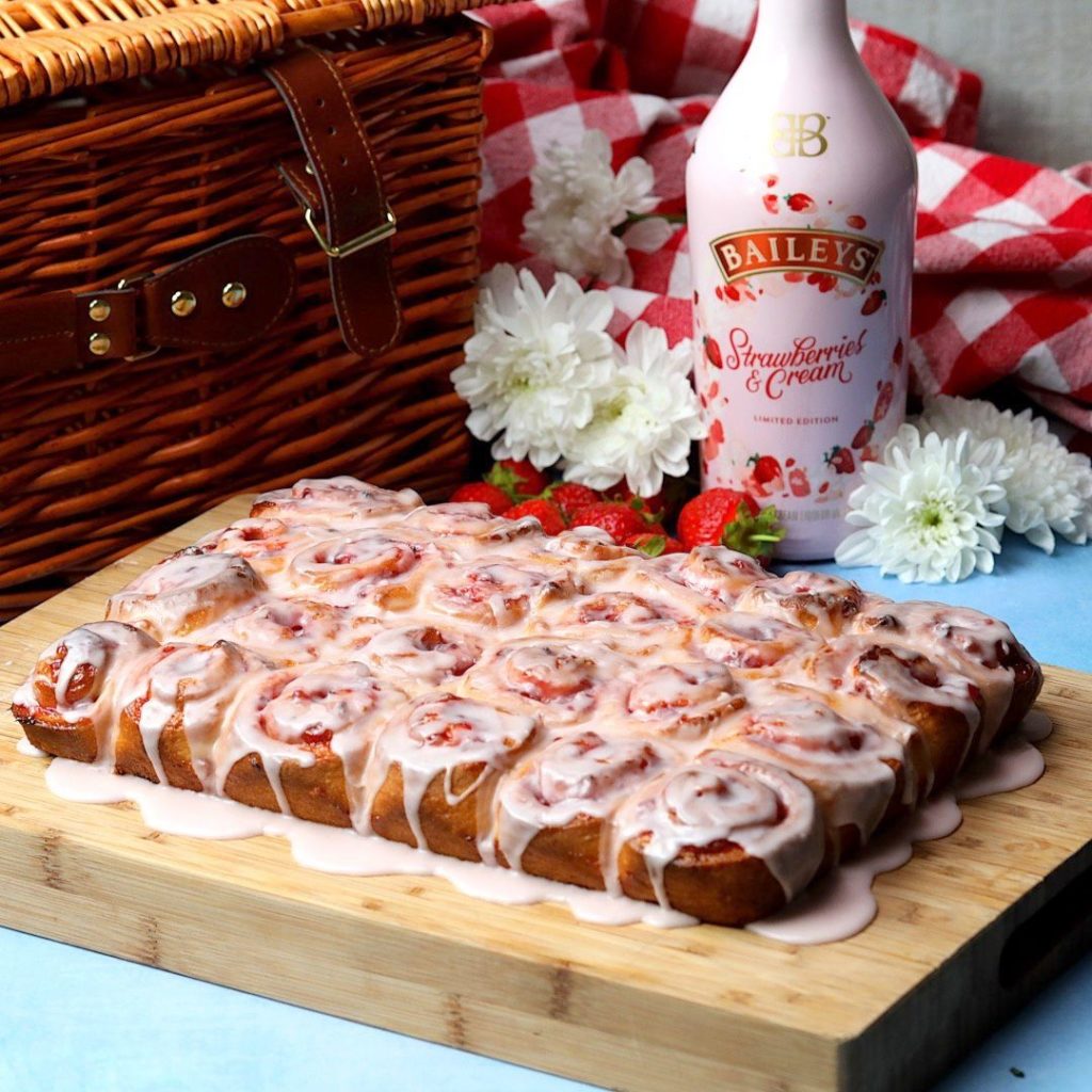 BAILEYS STRAWBERRIES AND CREAM STICKY SWIRL BUNS - Cooking TV Recipes